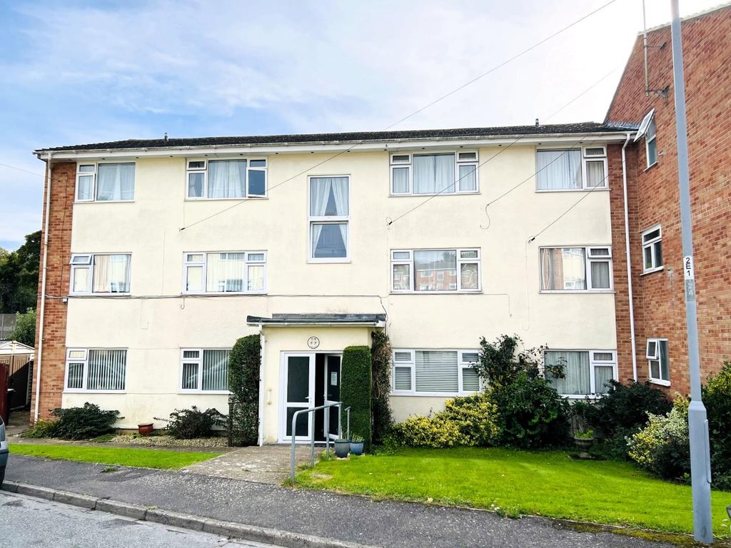 2 Bed Flat To Rent In First Floor Apartment Eadon Close Preston Dt3