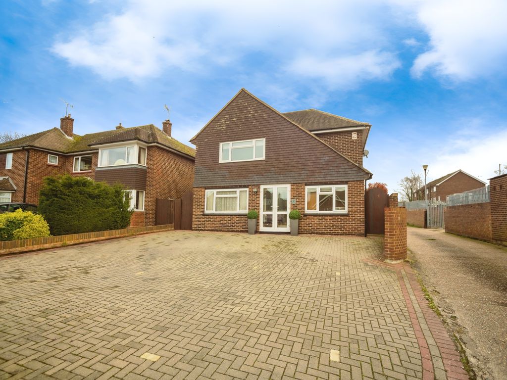 5 bed detached house for sale in Marconi Road, Gravesend DA11, £600,000 ...