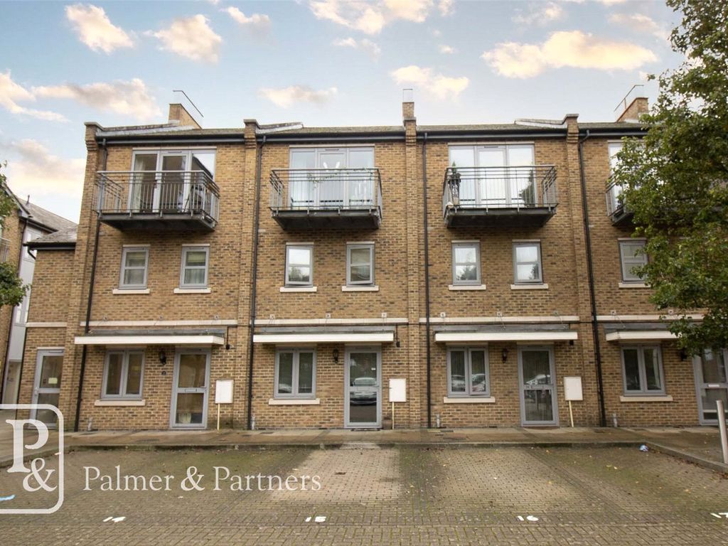 2 bed flat for sale in Rotary Way, Colchester, Essex CO3, £165,000 - Zoopla