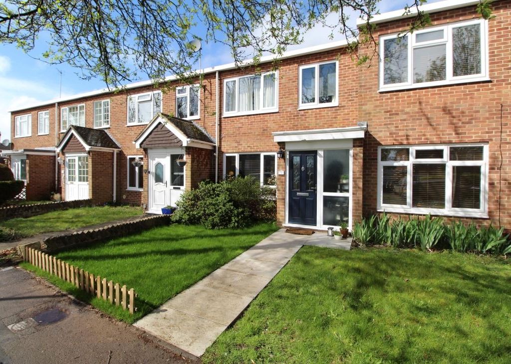 3 Bed Terraced House For Sale In Grove Road Emmer Green Reading Rg4