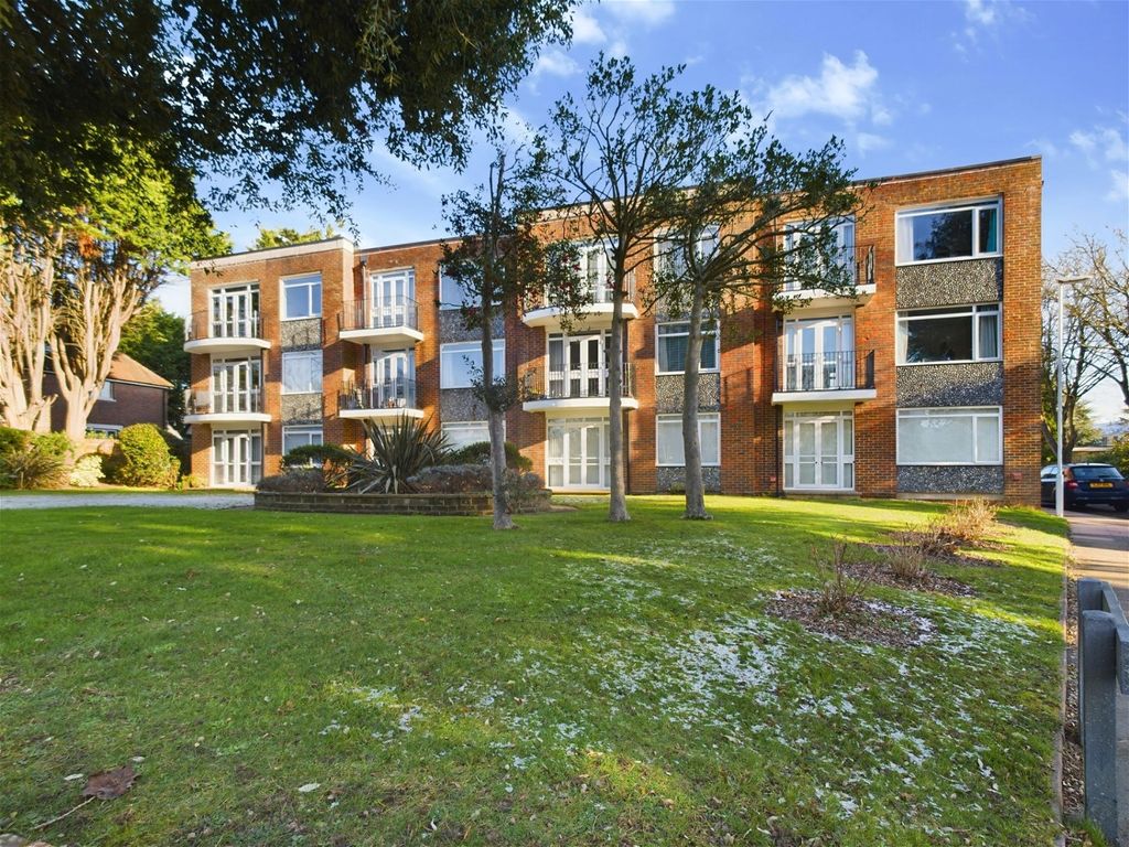 2 bed flat for sale in Berkeley Square, Worthing BN11, £280,000 - Zoopla