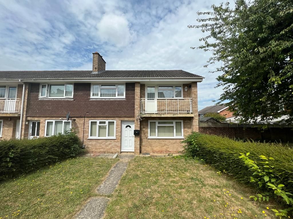 2 bed flat to rent in Grainger Close, Basingstoke RG22, £1,150 pcm - Zoopla