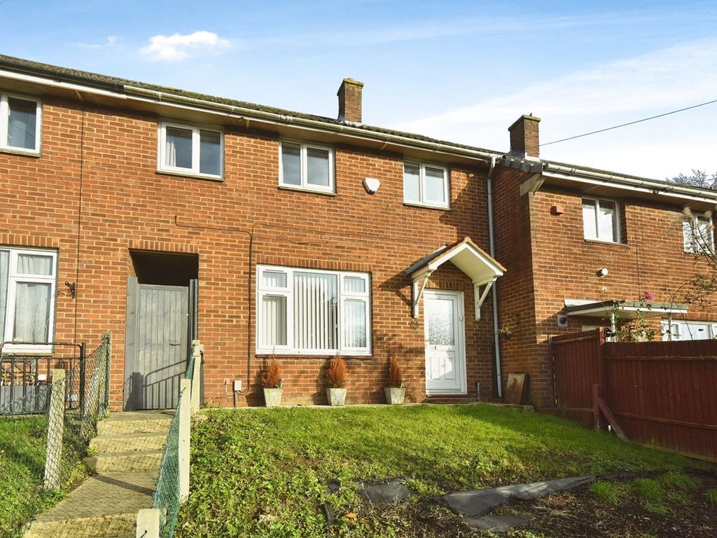 3 Bed Terraced House For Sale In Inglesham Road Swindon Sn2 £168 000