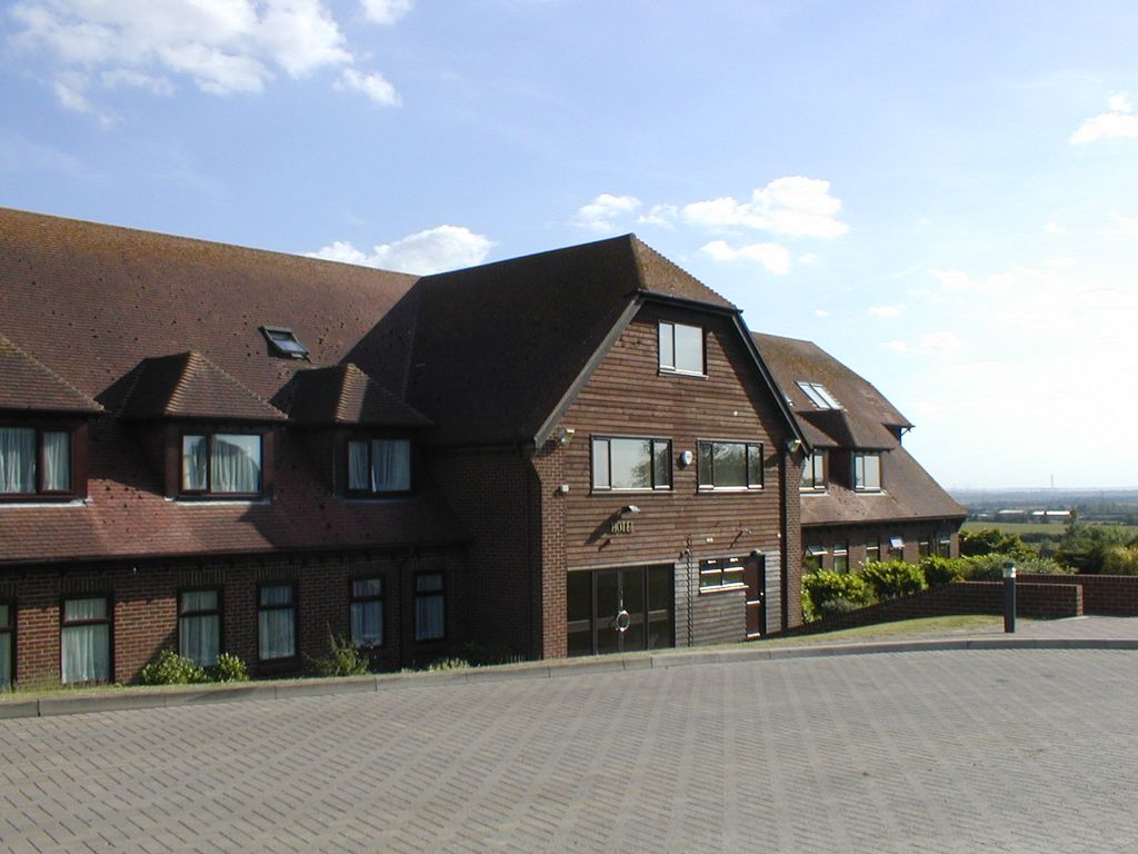 1 bed flat to rent in Langdon Hills Golf Club, Lower Dunton Road ...