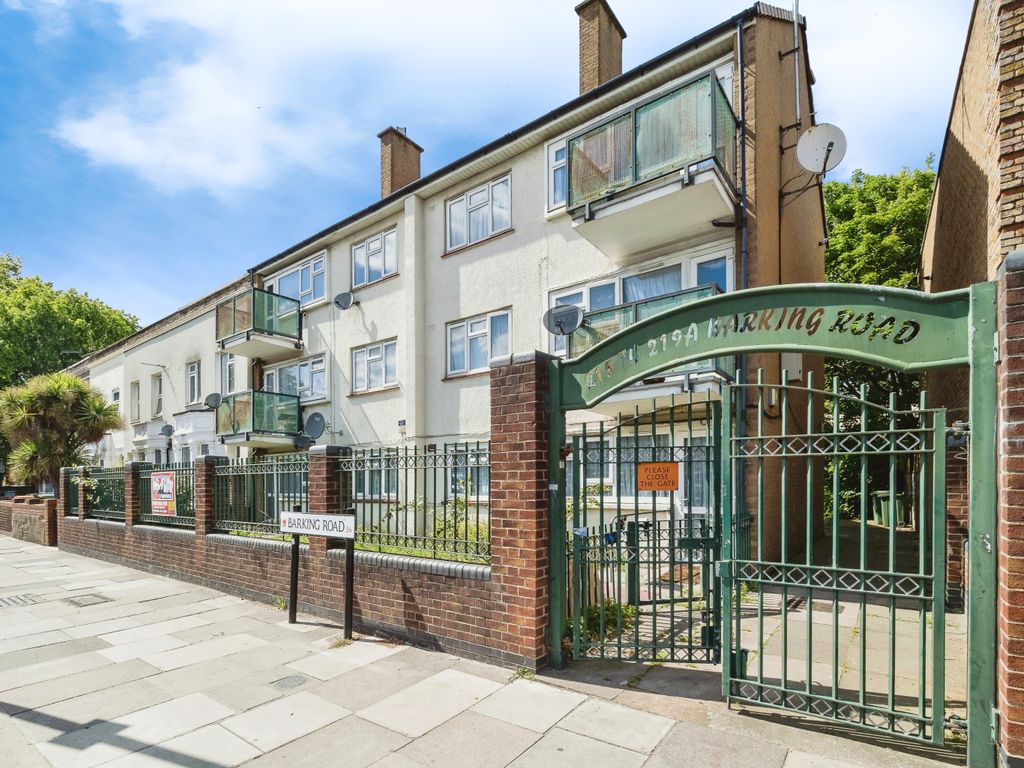 1 bed flat for sale in Barking Road, East Ham, London E6, £225,000 - Zoopla