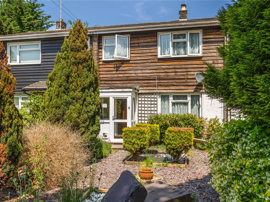 3 bed terraced house for sale in Longmore Close, Maple Cross ...