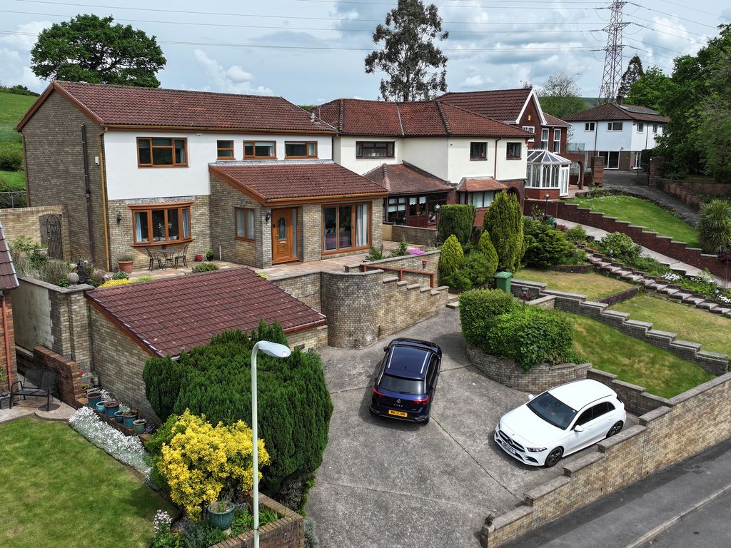 4 Bed Detached House For Sale In The Coppice Tonteg Pontypridd Cf38