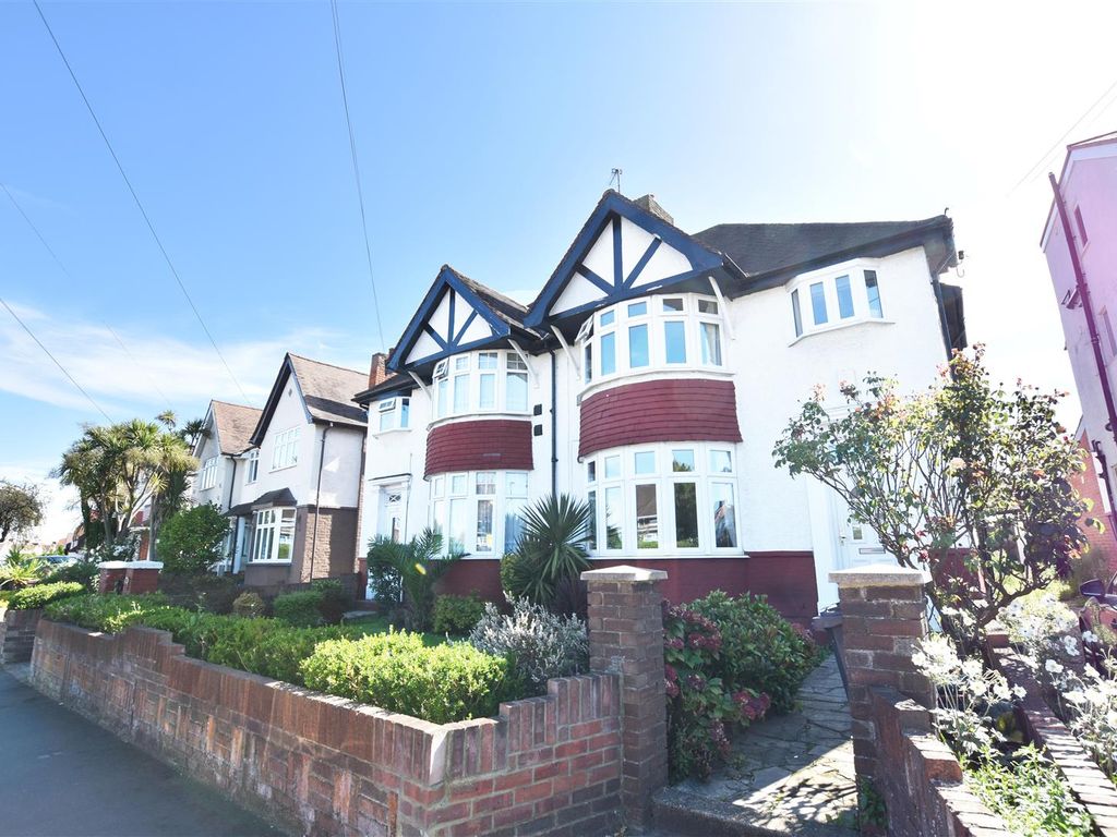 3 Bed Semi Detached House To Rent In Heath Road Hounslow Tw3 £2 500