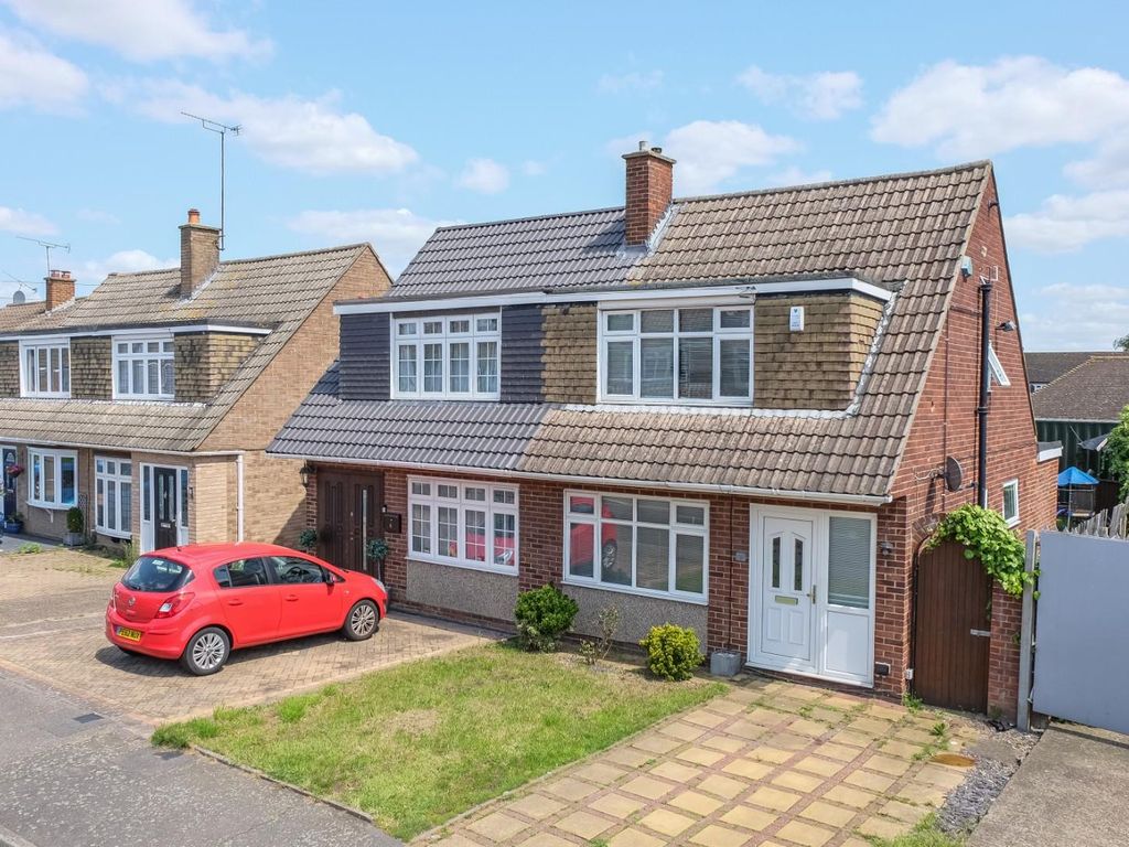 3 Bed Semi Detached House For Sale In Beult Road Crayford Dartford