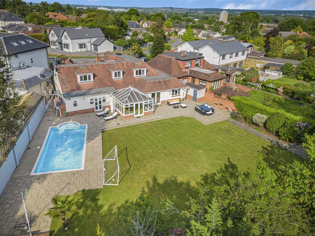 5 bed detached house for sale in Carnaby Road, Broxbourne EN10, £ ...