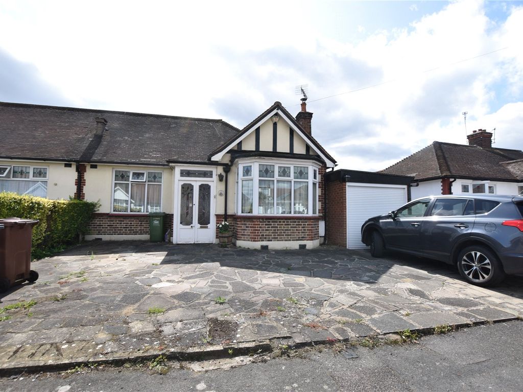 2 Bed Bungalow For Sale In Tolworth Gardens Chadwell Heath Romford