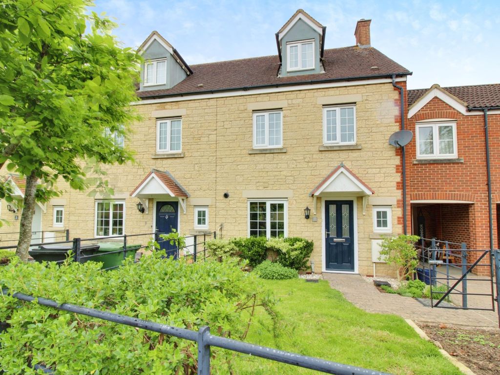4 Bed End Terrace House For Sale In Ariadne Road Oakhurst Swindon