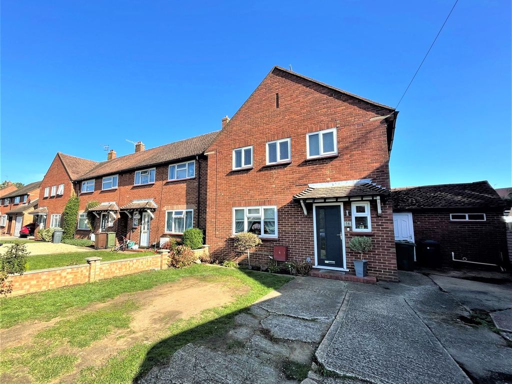 3 bed end terrace house for sale in Maple Grove, Guildford GU1 - Zoopla