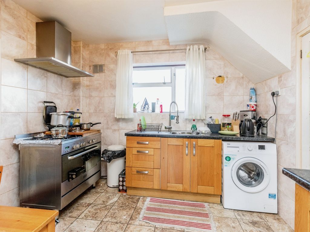 3 Bed Semi Detached House For Sale In Vaughan Close Henbury Bristol