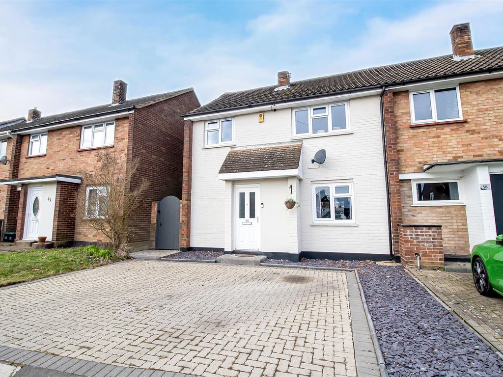 3 bed end terrace house for sale in Queensmere, Benfleet SS7 - Zoopla