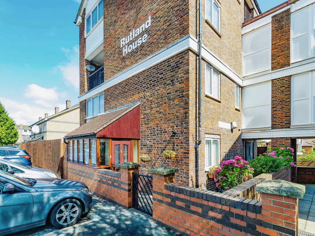 3 bed maisonette for sale in Hawthorn Grove, London SE20 - Zoopla