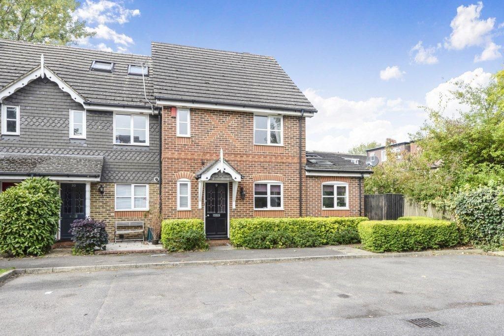 3 bed end terrace house for sale in Paget Place, Thames Ditton KT7 - Zoopla