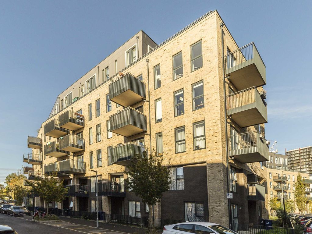 2 bed flat to rent in Trinity Way, London W3, £2,401 pcm - Zoopla