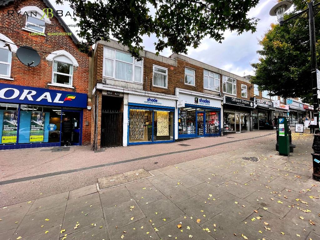 2 bed flat to rent in Chigwell Road, Woodford Green IG8 - Zoopla