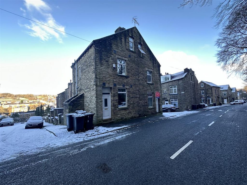 3 bed end terrace house to rent in Hainworth Wood Road, Keighley ...