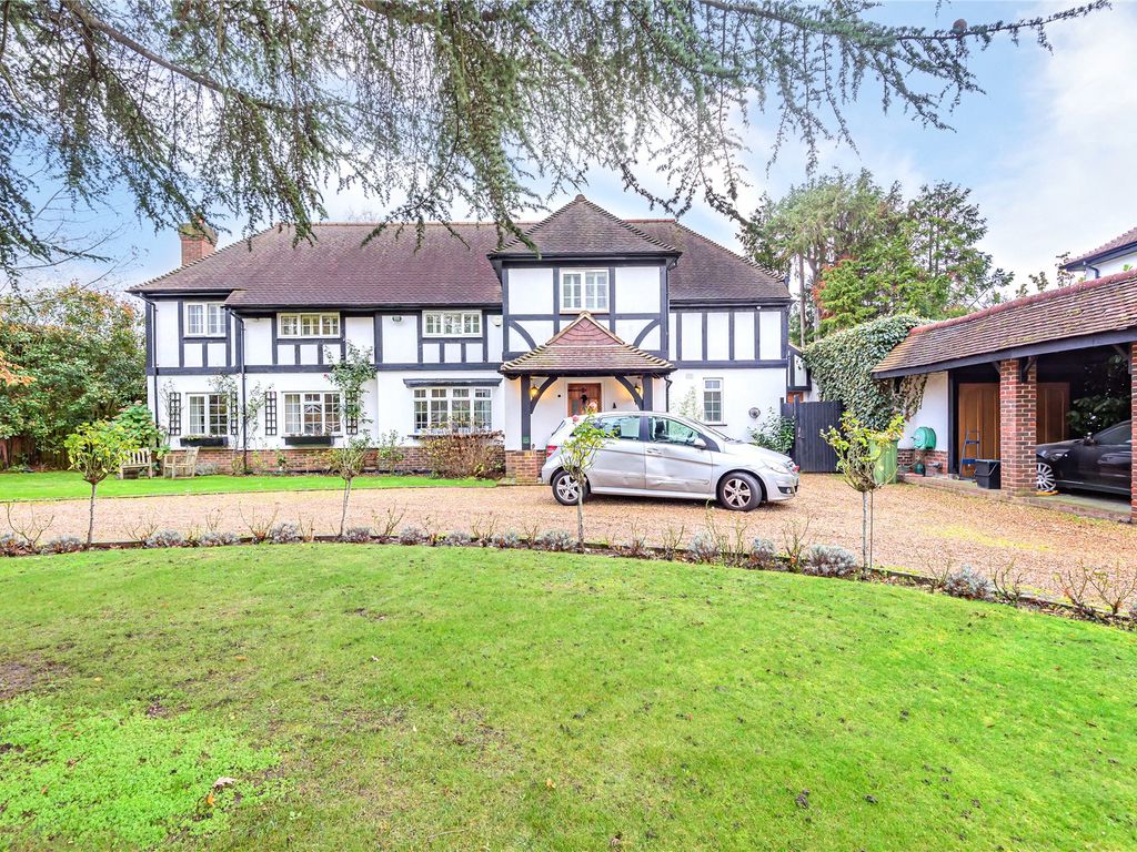 4 Bed Detached House For Sale In Park Avenue Farnborough Park Kent