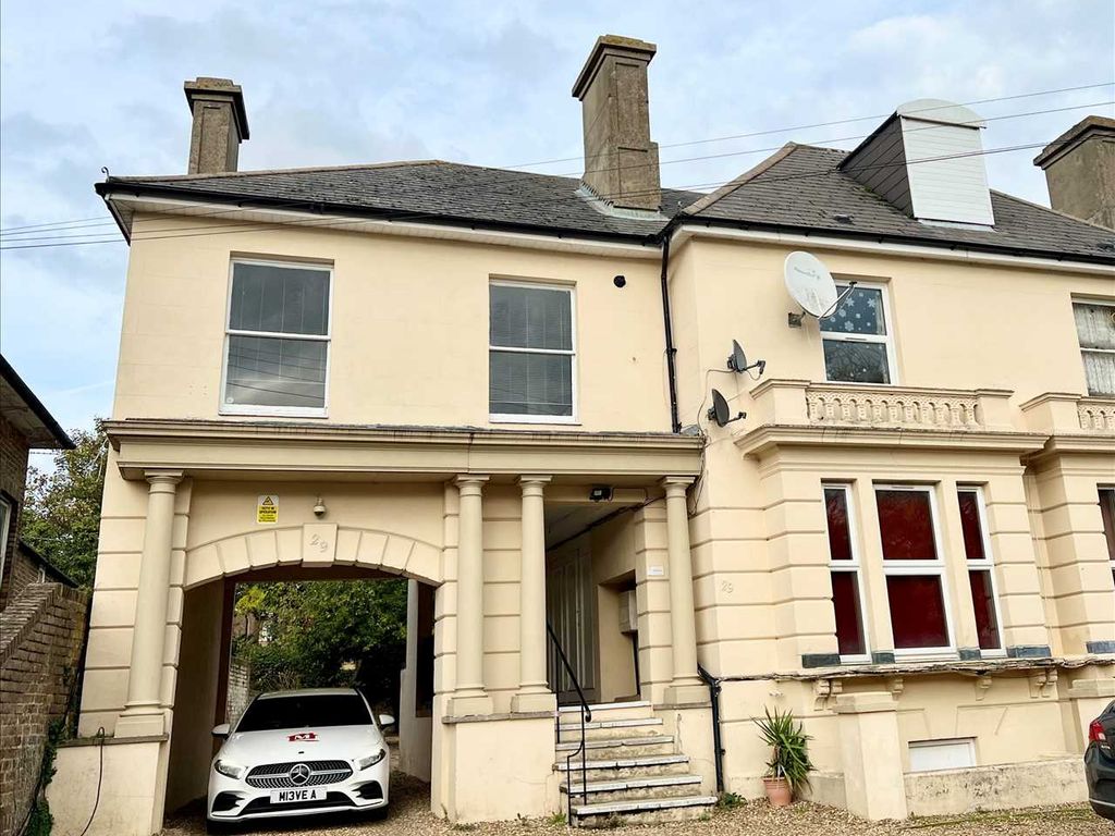 1 bed flat to rent in Sussex Place, Slough SL1, £1,075 pcm - Zoopla