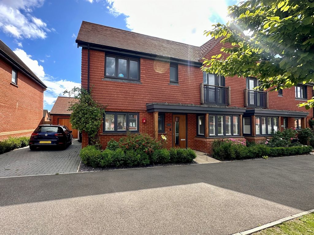 3 Bed Semi Detached House For Sale In Bellevue Farm Road Pease Pottage