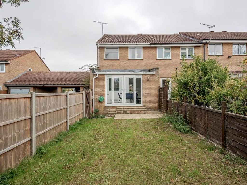 2 Bed Terraced House To Rent In Coltsfoot Green Luton Lu4 £1 400 Pcm