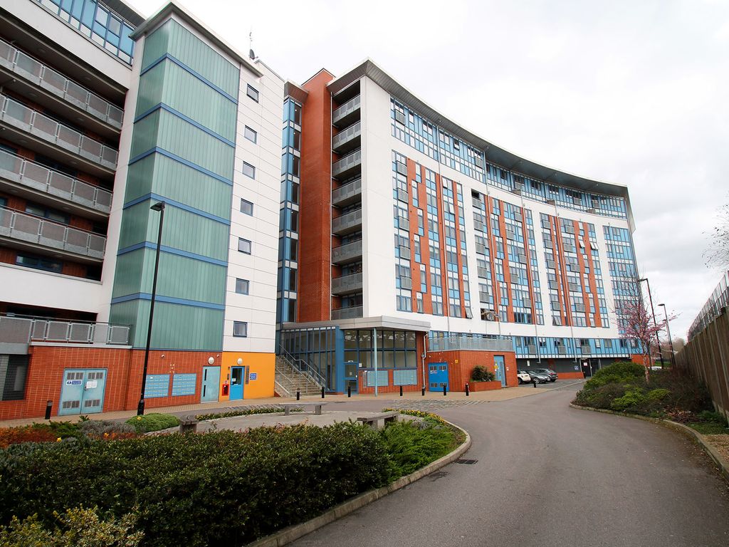 1 bed flat to rent in Roundwood Court, 3 Meath Crescent, London E2, £ ...