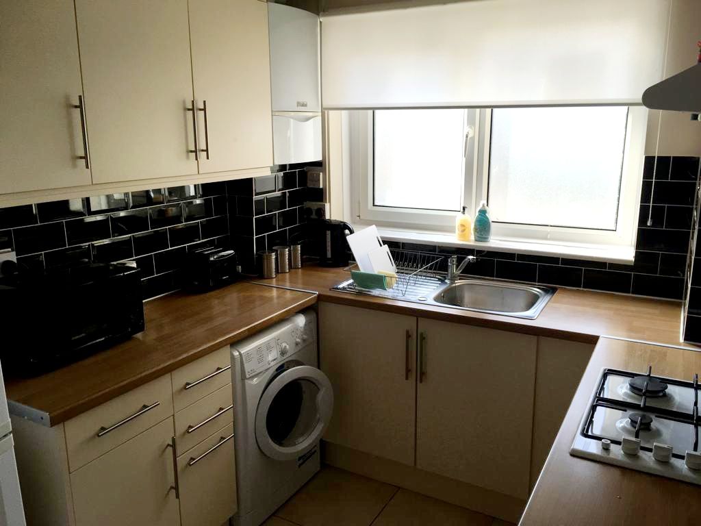 2 bed flat to rent in Arabella Drive, London SW15, £1,895 pcm - Zoopla