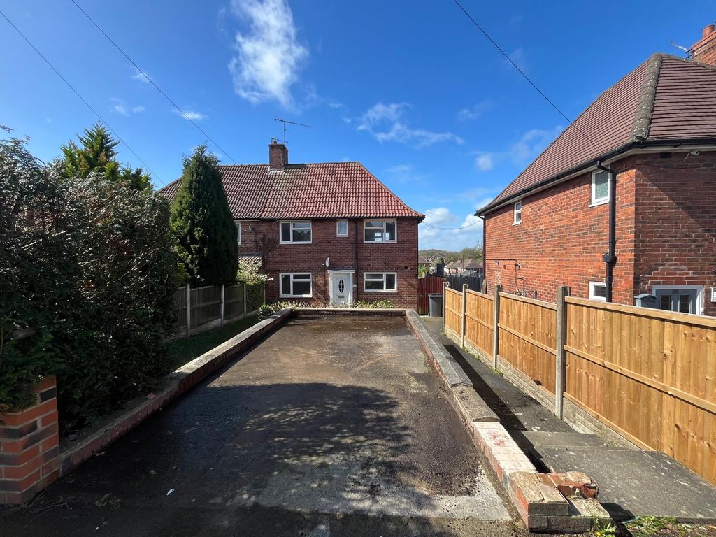 3 Bed Semi Detached House To Rent In Bond Street Chesterfield S43 £