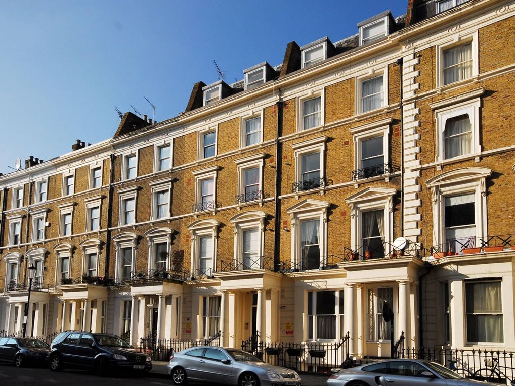 3 bed flat to rent in Collingham Place, Earls Court, London SW5, £4,312 ...