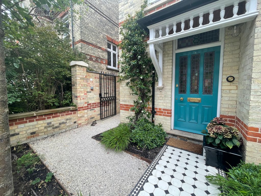 3 Bed Semi Detached House To Rent In Willis Road Cambridge Cb1 £3 750