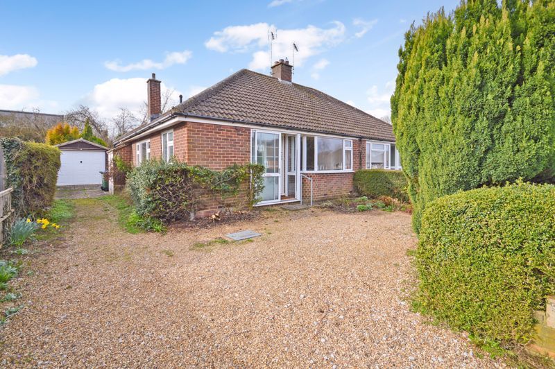 2 Bed Bungalow For Sale In Thornton Crescent Wendover Aylesbury Hp22