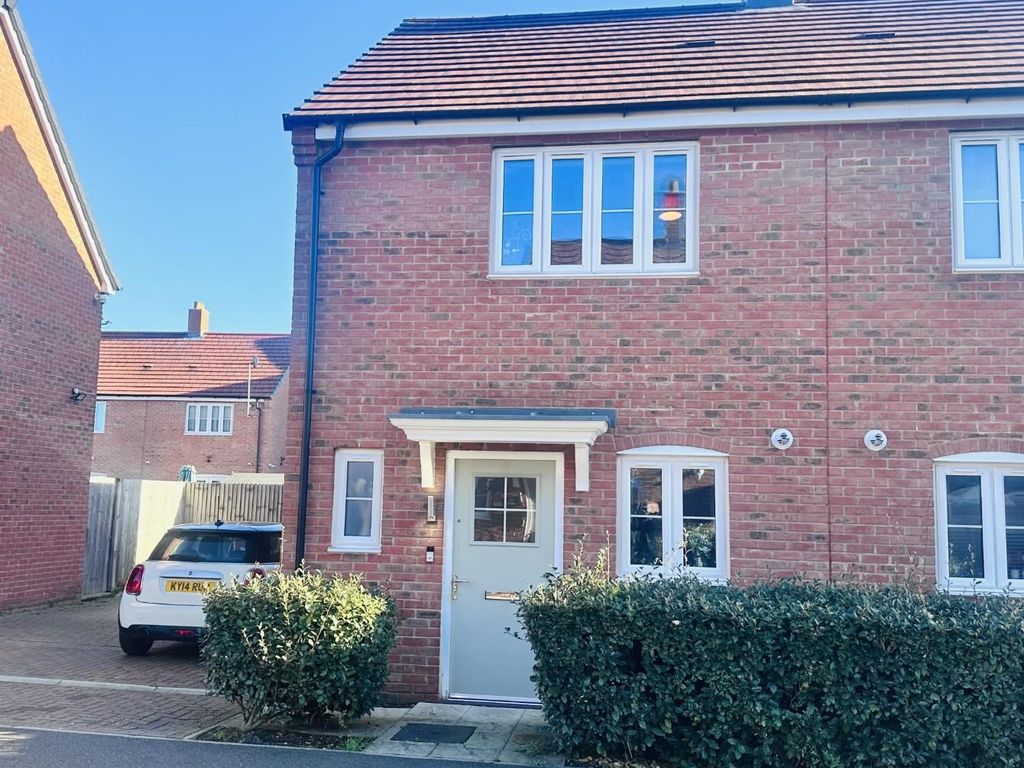2 Bed End Terrace House For Sale In Rosebay Avenue Slough Sl2 £