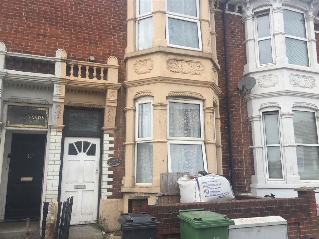 5 bed shared accommodation to rent in Copnor Road, Copnor, Portsmouth ...