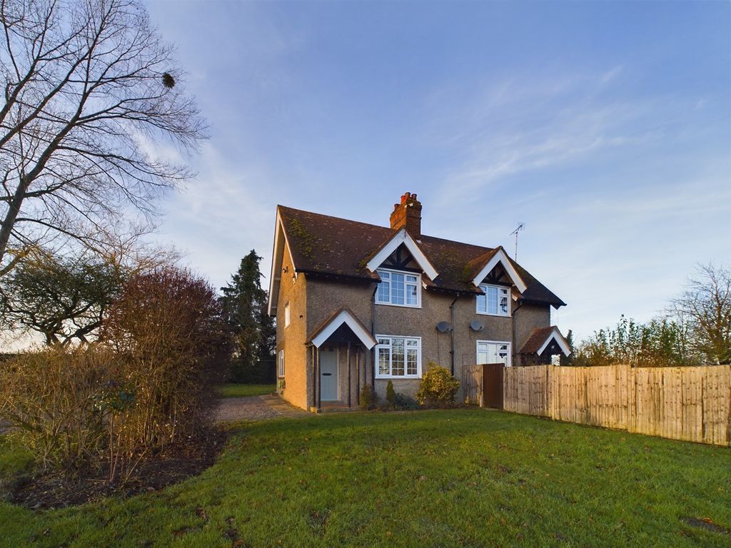 3 bed semi-detached house to rent in Lilley, Luton LU2, £1,300 pcm - Zoopla