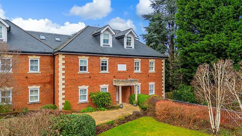 2 bed flat for sale in West Hill, Oxted RH8, £425,000 - Zoopla