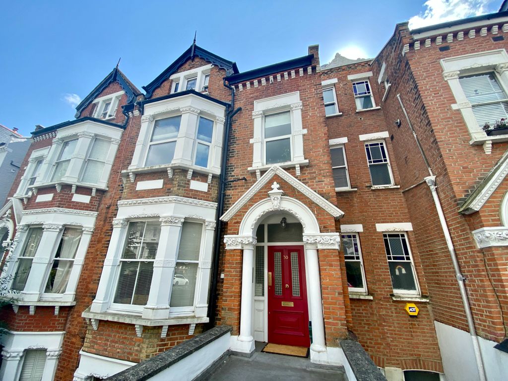 2 bed flat to rent in Woodside, London SW19 - Zoopla