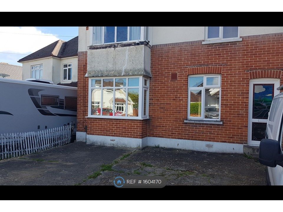 2 bed flat to rent in Howeth Road, Bournemouth BH10, £1,295 pcm - Zoopla