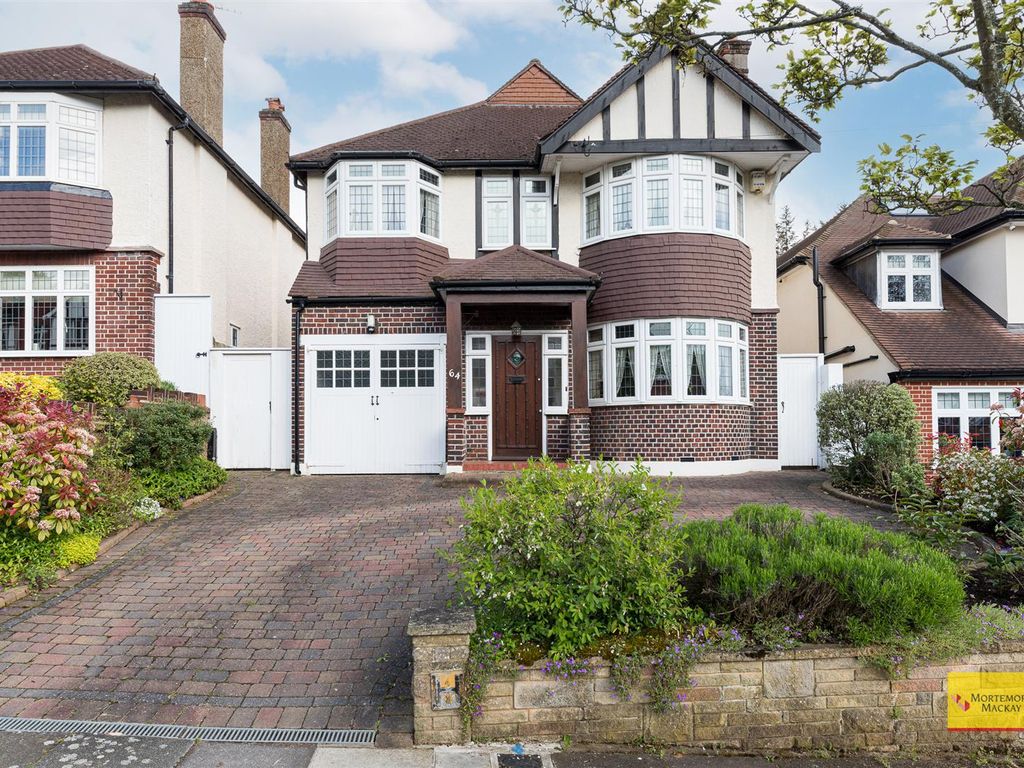 4 bed detached house for sale in The Chine, London N21 - Zoopla