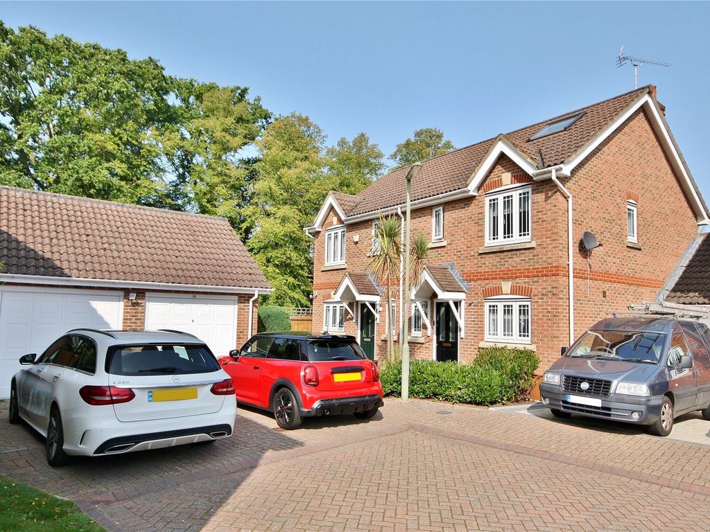 3 Bed Semi Detached House For Sale In Tringham Close Knaphill Woking