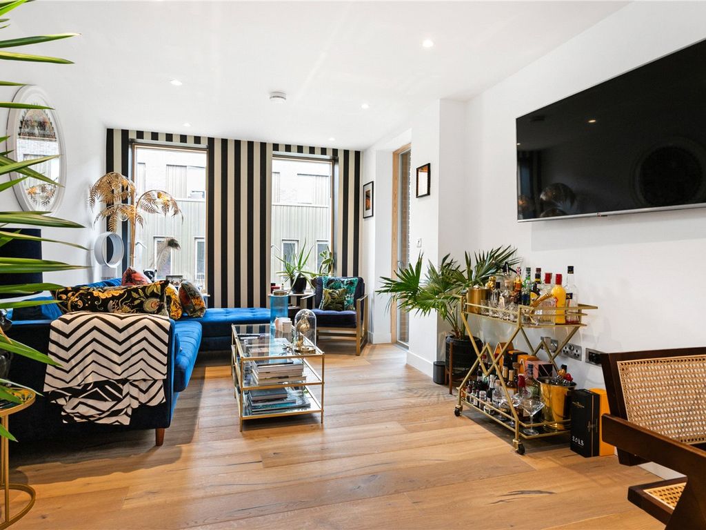 1 bed flat for sale in Prodigal Square, London E8, £500,000 - Zoopla