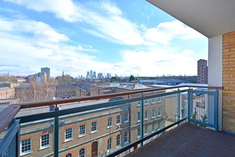 1 bed flat to rent in Wapping Lane, London E1W, £1,950 pcm - Zoopla