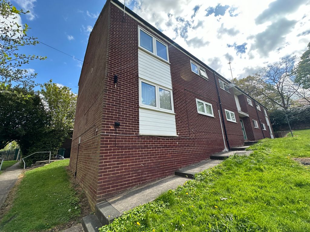 2 bed flat to rent in Beaconsfield Road, Broom, Rotherham S60, £650 pcm ...