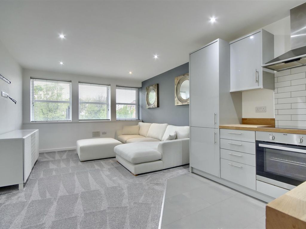 1 bed flat for sale in Hulbert Road, Waterlooville PO7, £150,000 - Zoopla