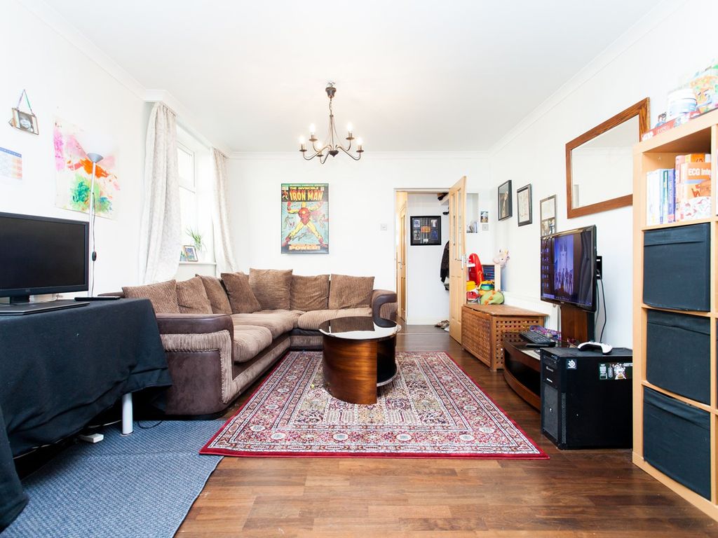 2 bed flat to rent in Perry Rise, London SE23, £1,750 pcm - Zoopla