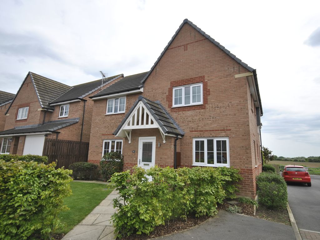 4 bed detached house for sale in Manor Farm Court, Finningley ...