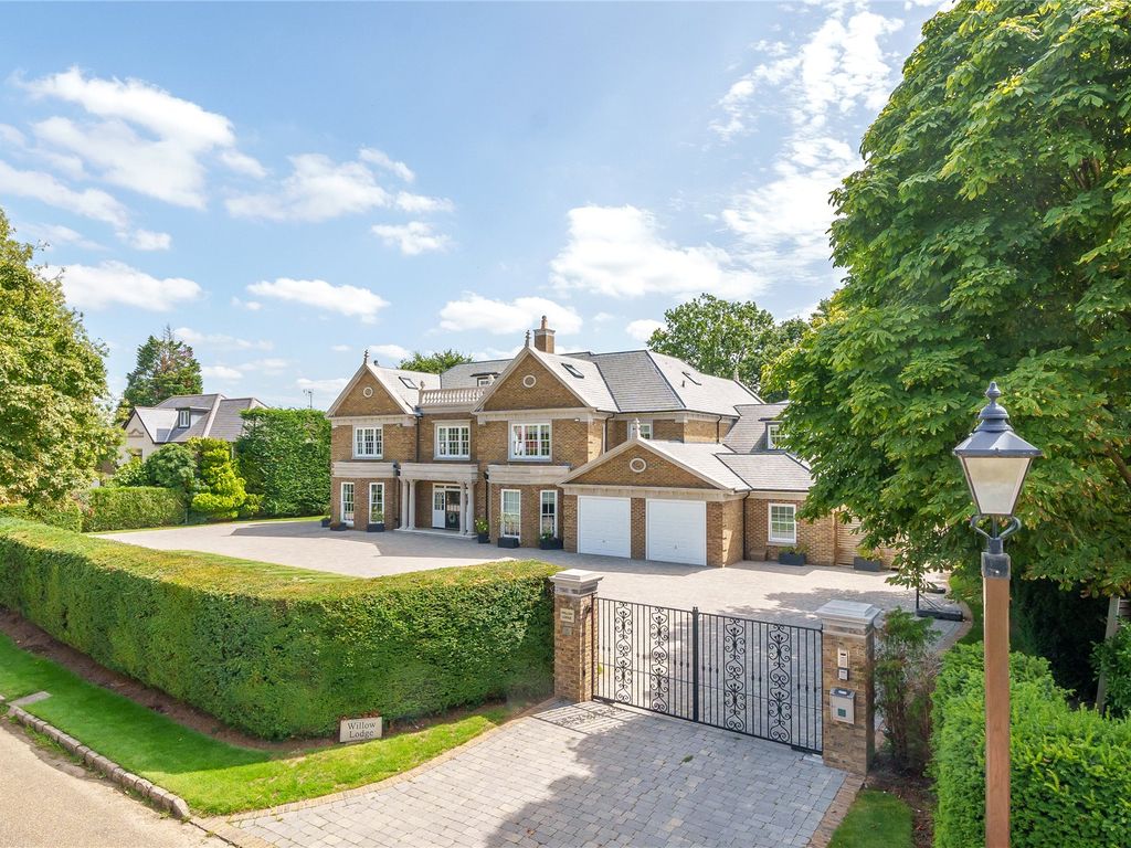 6 Bed Detached House For Sale In Sunnydale Farnborough Park Br6 £