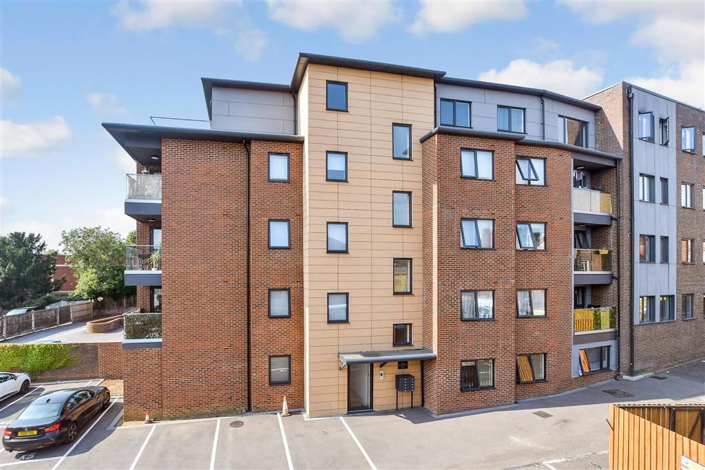 1 bed flat for sale in Bridge Street, Leatherhead, Surrey KT22, £ ...